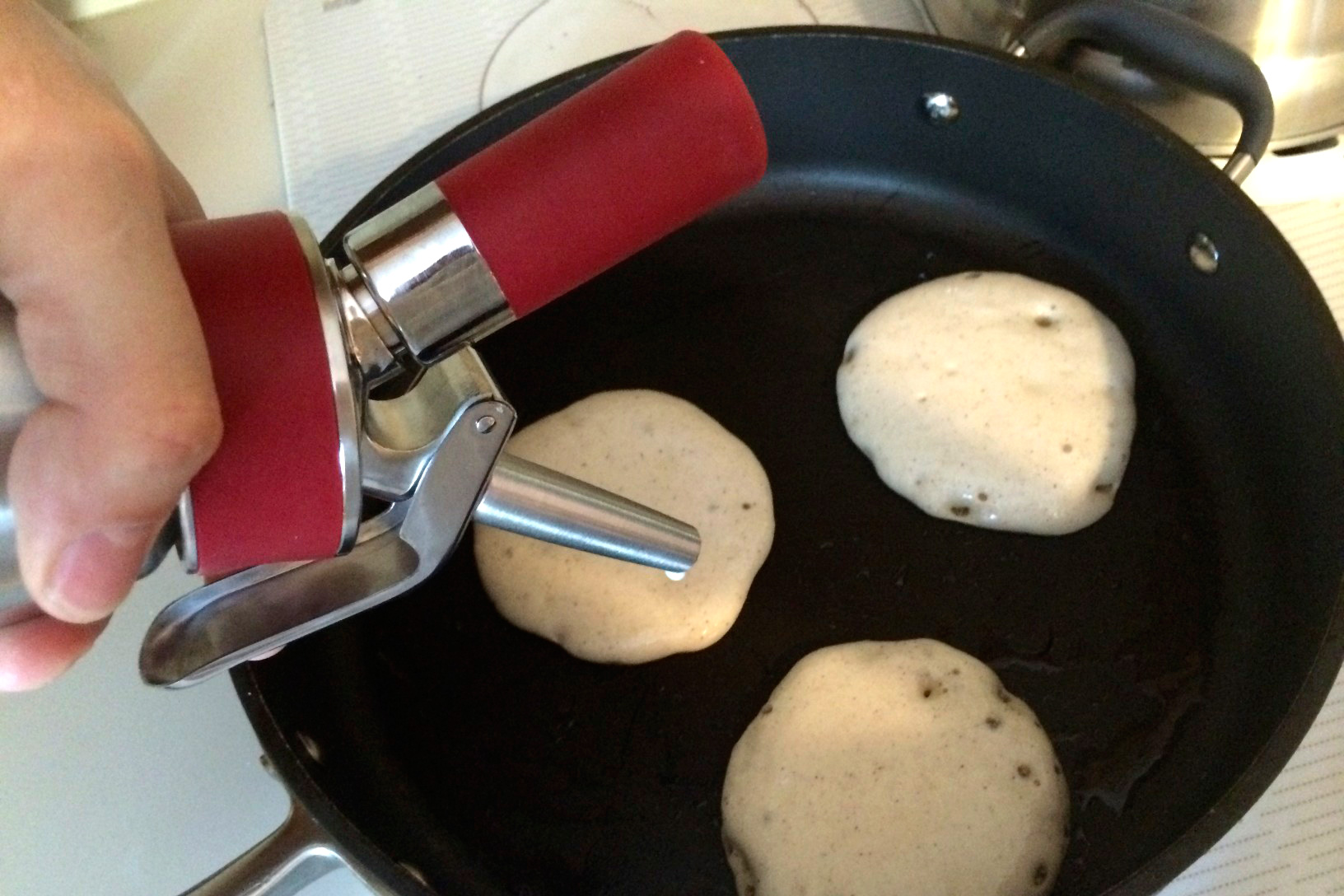 Kitchen Tech: Using Nitrous Oxide to make fresh whipped cream, airy ...