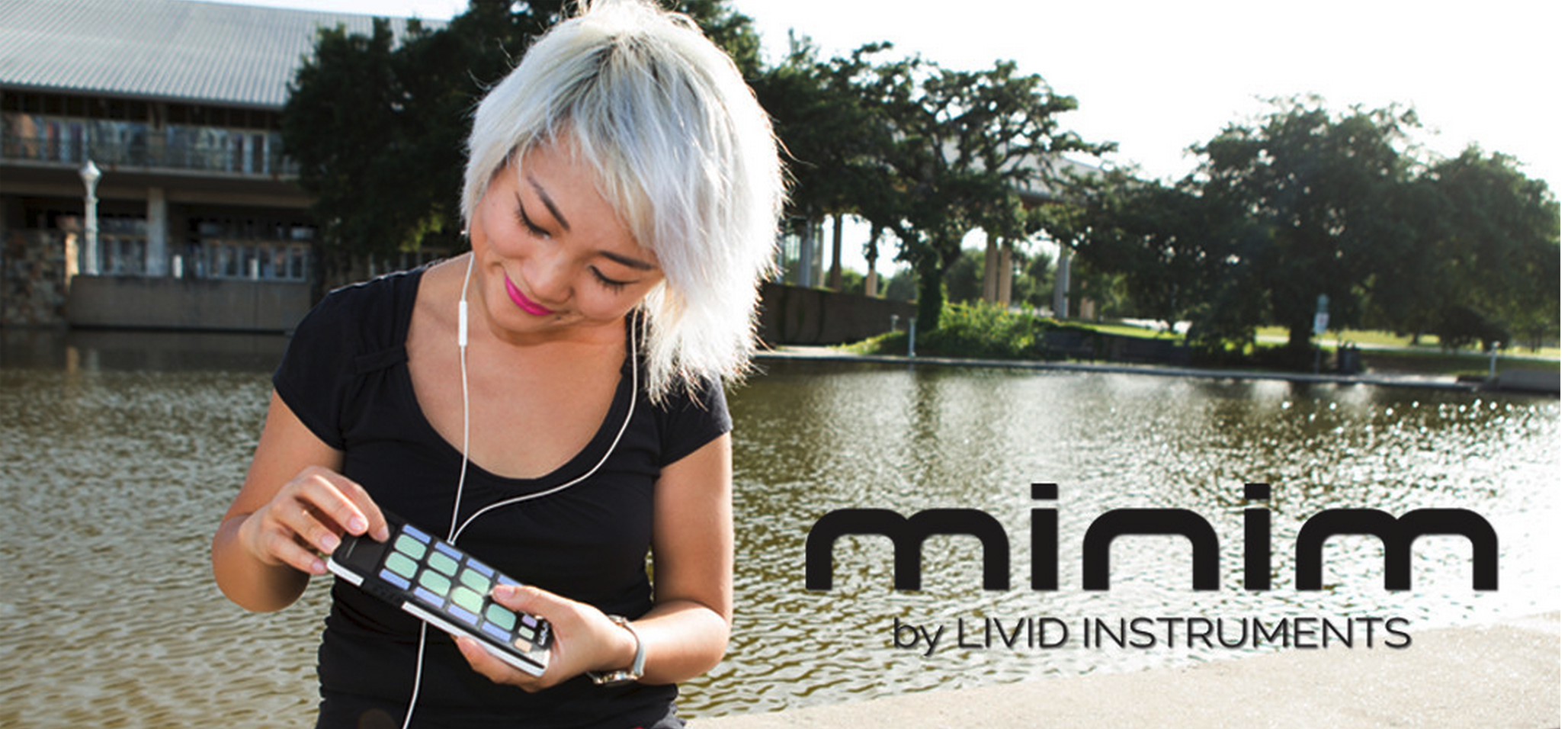 Livid's new wireless iOS/Mac MIDI instrument clocks in at the same size ...