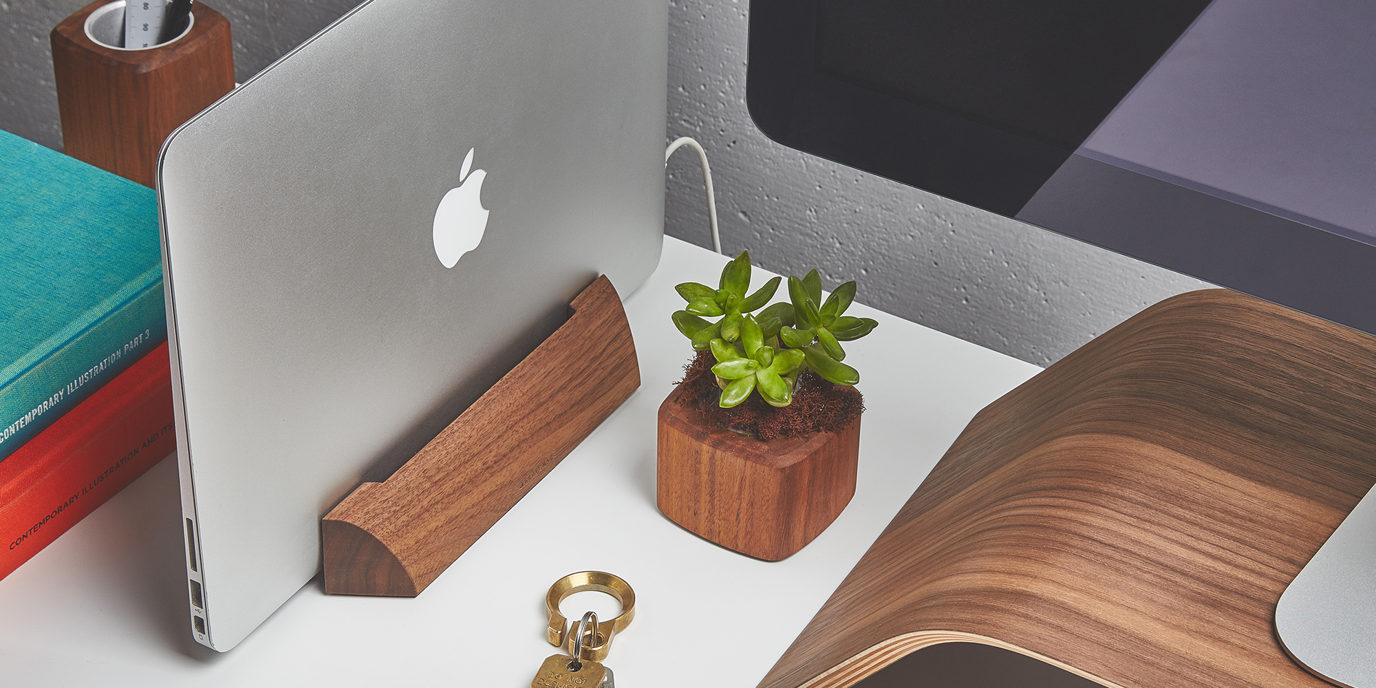 Best MacBook Pro and MacBook Docks and Stands - 9to5Toys