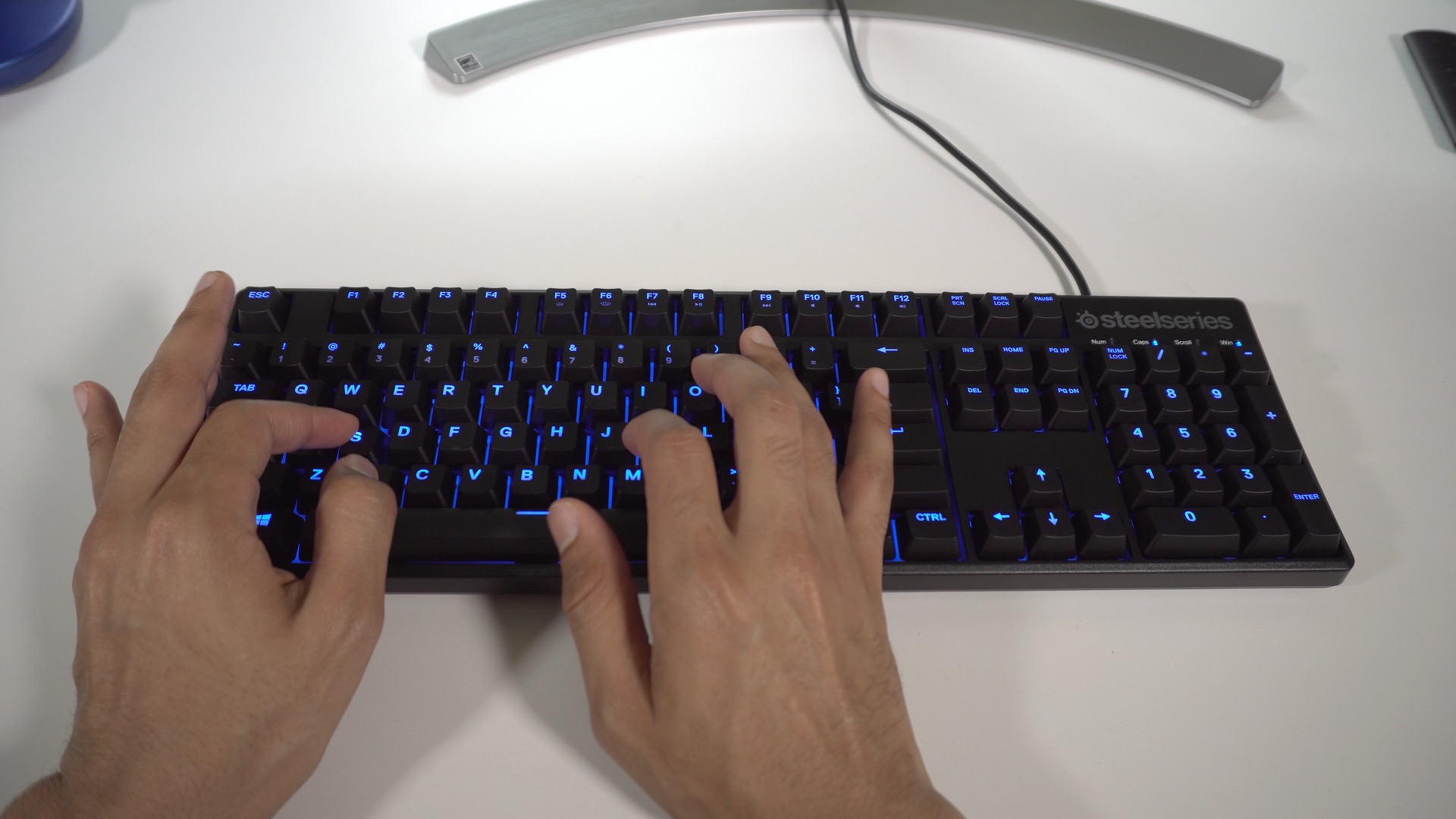 The SteelSeries Apex M500 is a lean mechanical gaming keyboard with ...