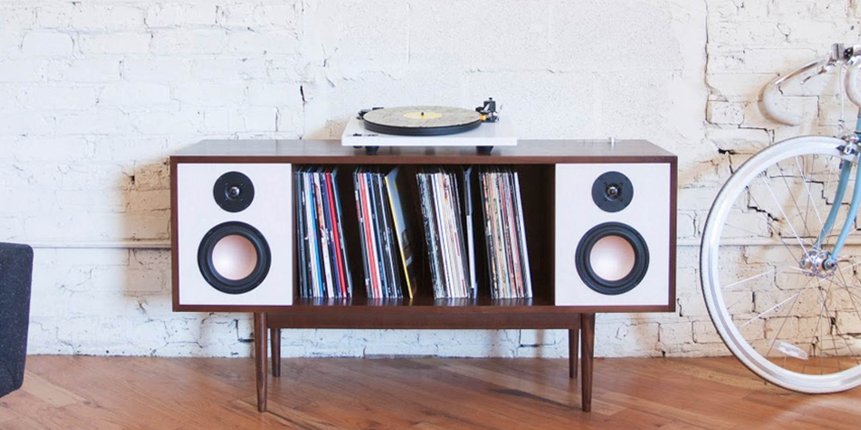 Straight out of Chicago, this mid-century modern Bluetooth stereo ...