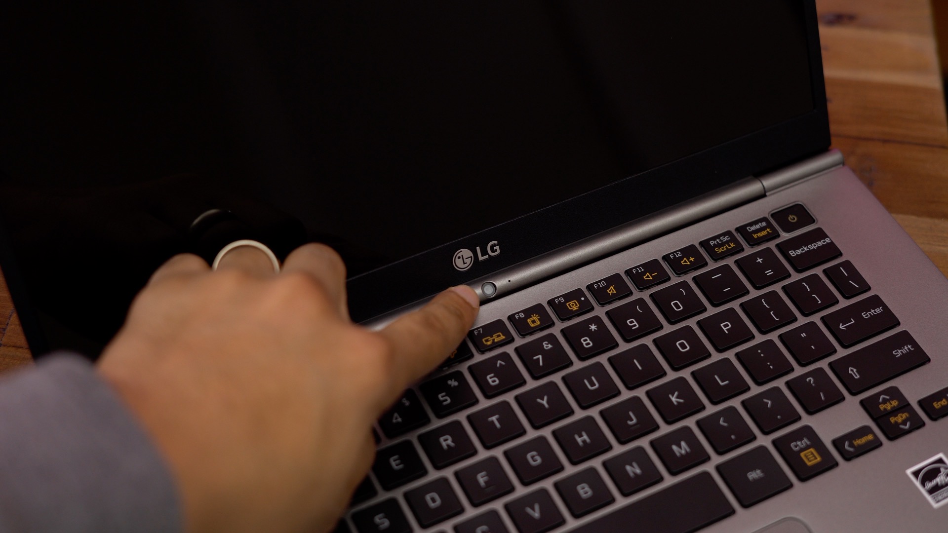 Hands-on: LG Gram 14 (2017) a lightweight travel companion with great ...