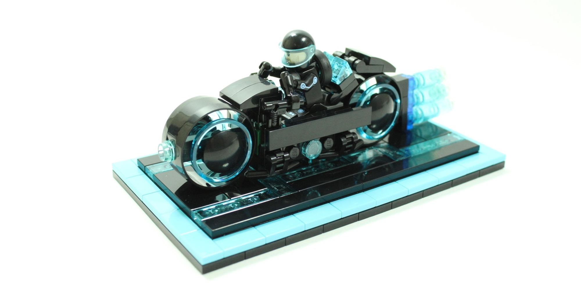 LEGO Ideas announces latest crowdfunded kit, the Tron Legacy Light Cycle