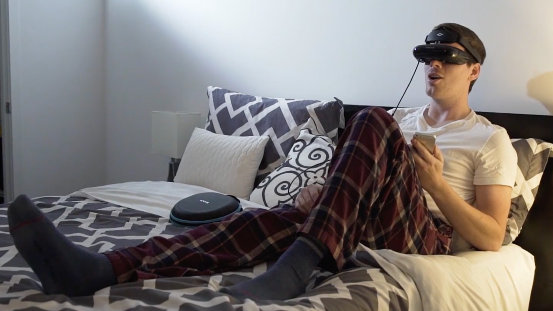 Cinego is an ultra-lightweight personal cinema that simulates an 800-In ...