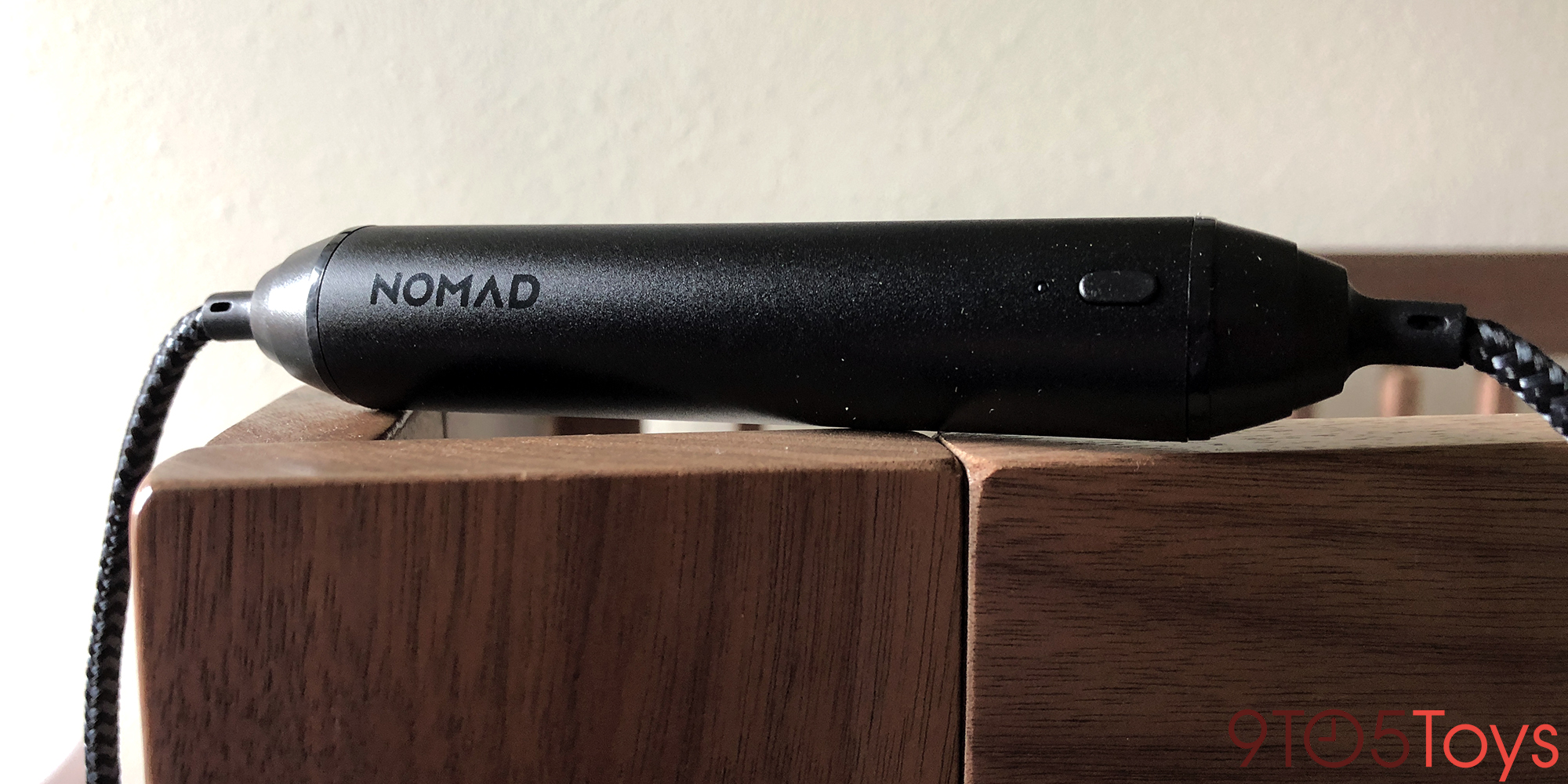 Quick hands-on w/ Nomad's new battery-equipped Lightning cable