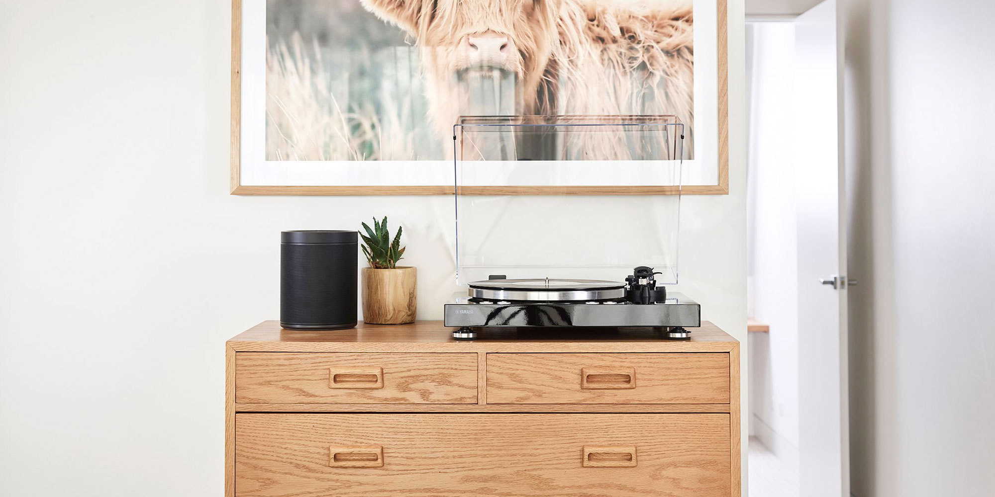 The Yamaha MusicCast Vinyl 500 is an AirPlay-enabled record player for ...