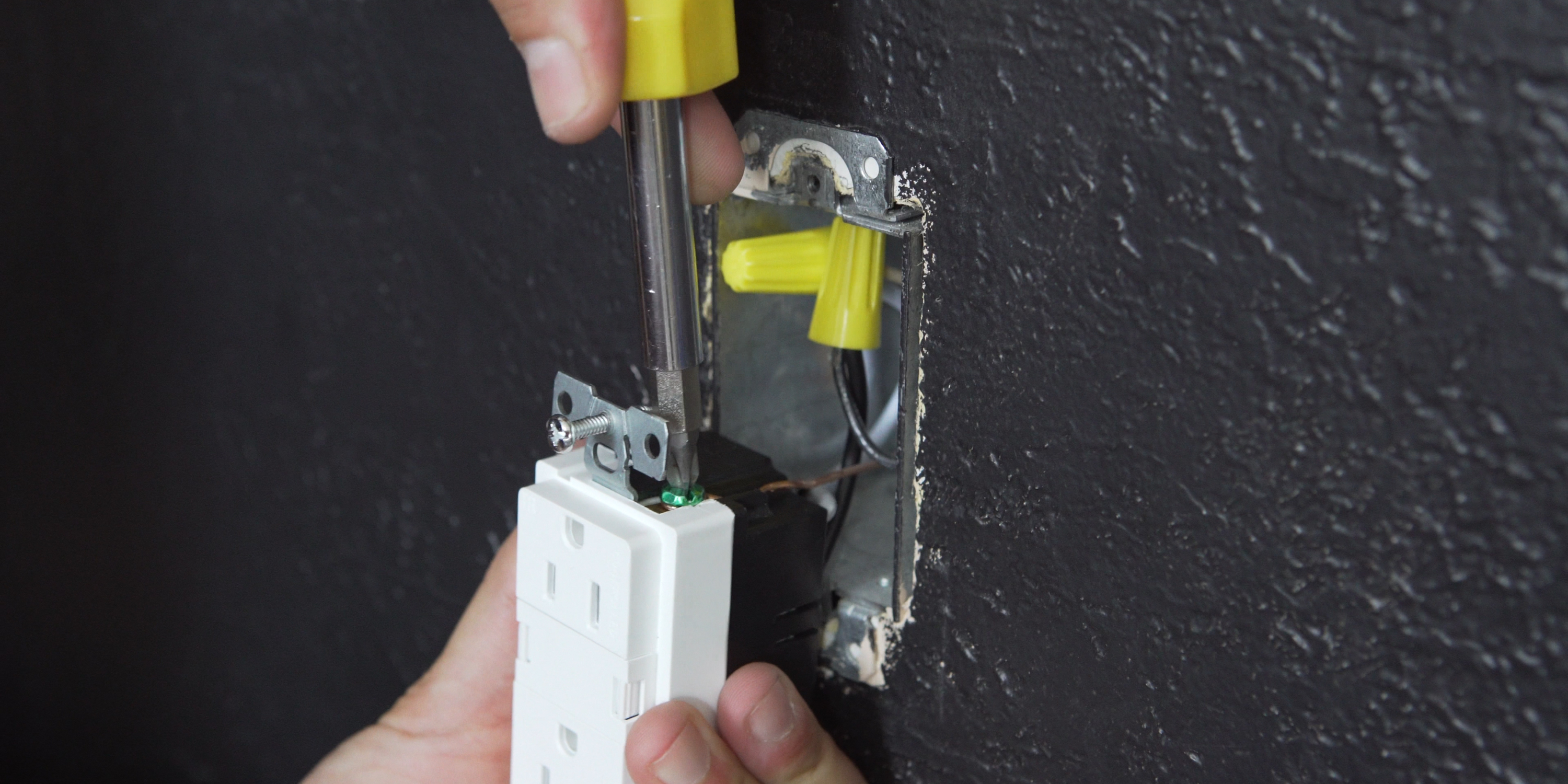 Swidget Configurable Smart Outlet Review: Future proof your smart home