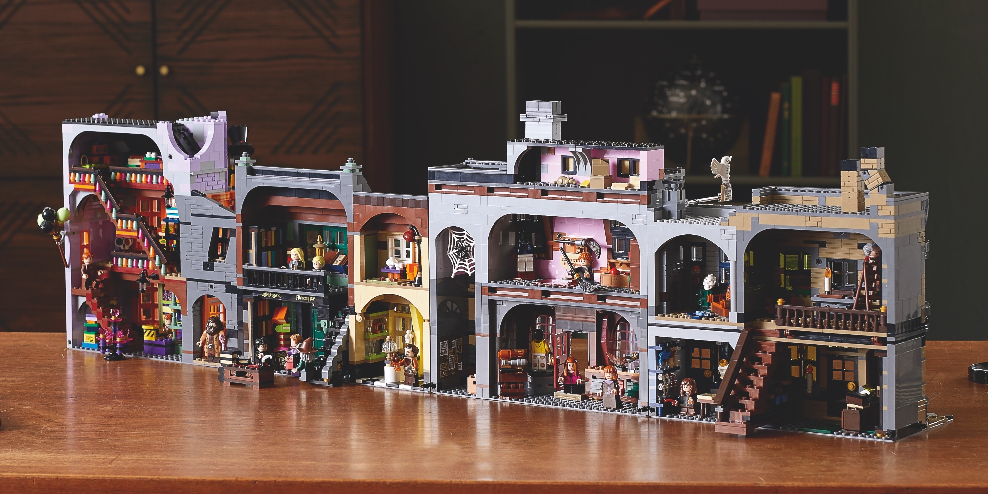 LEGO Diagon Alley debuts with 5,500-pieces, 12 minifigs, more - 9to5Toys