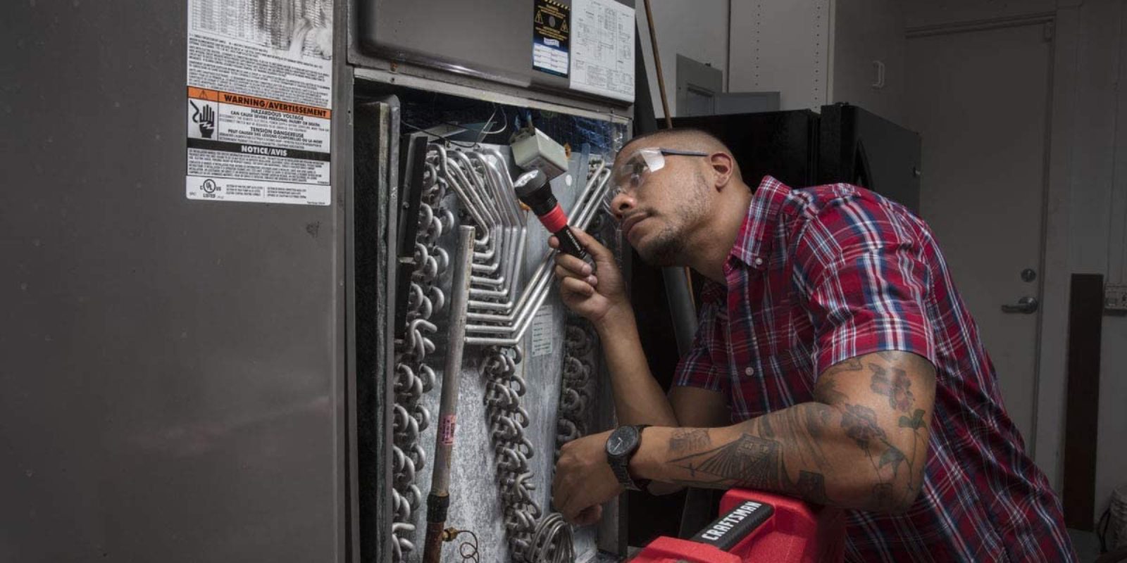 CRAFTSMAN's rechargeable 500Lm flashlight is also a power bank: $30 ...