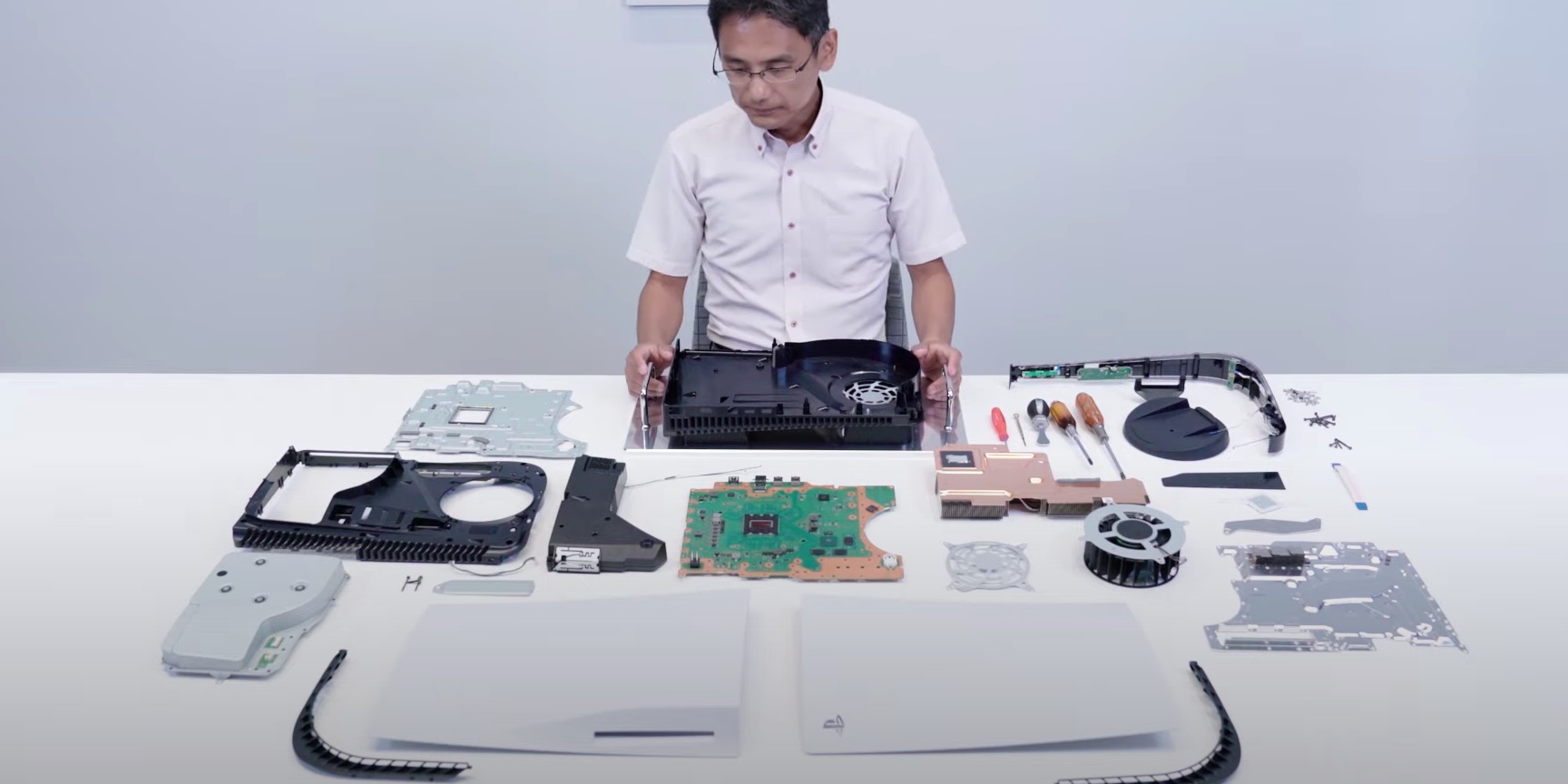 Sony shows PS5 expandable storage, cooling system, more - 9to5Toys