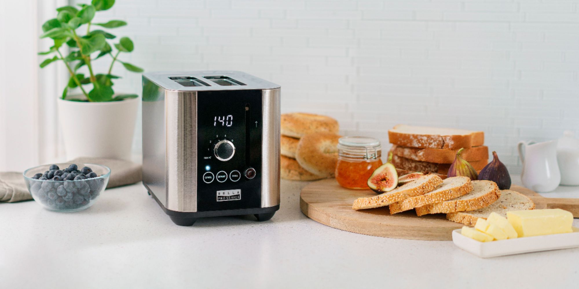 Save 40% on this Bella Pro 2-Slice Digital Touchscreen Toaster at $30 ...