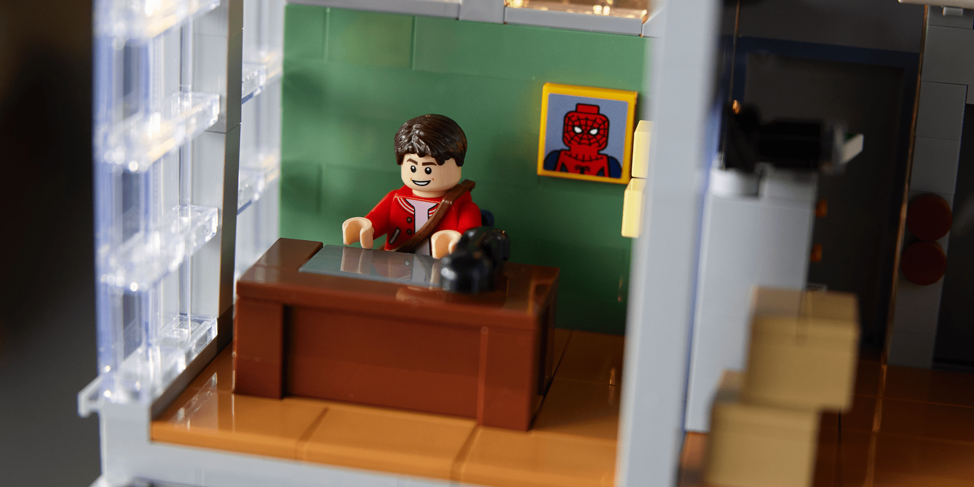 LEGO Daily Bugle stands 32 inches tall and includes 25 minifigs - 9to5Toys