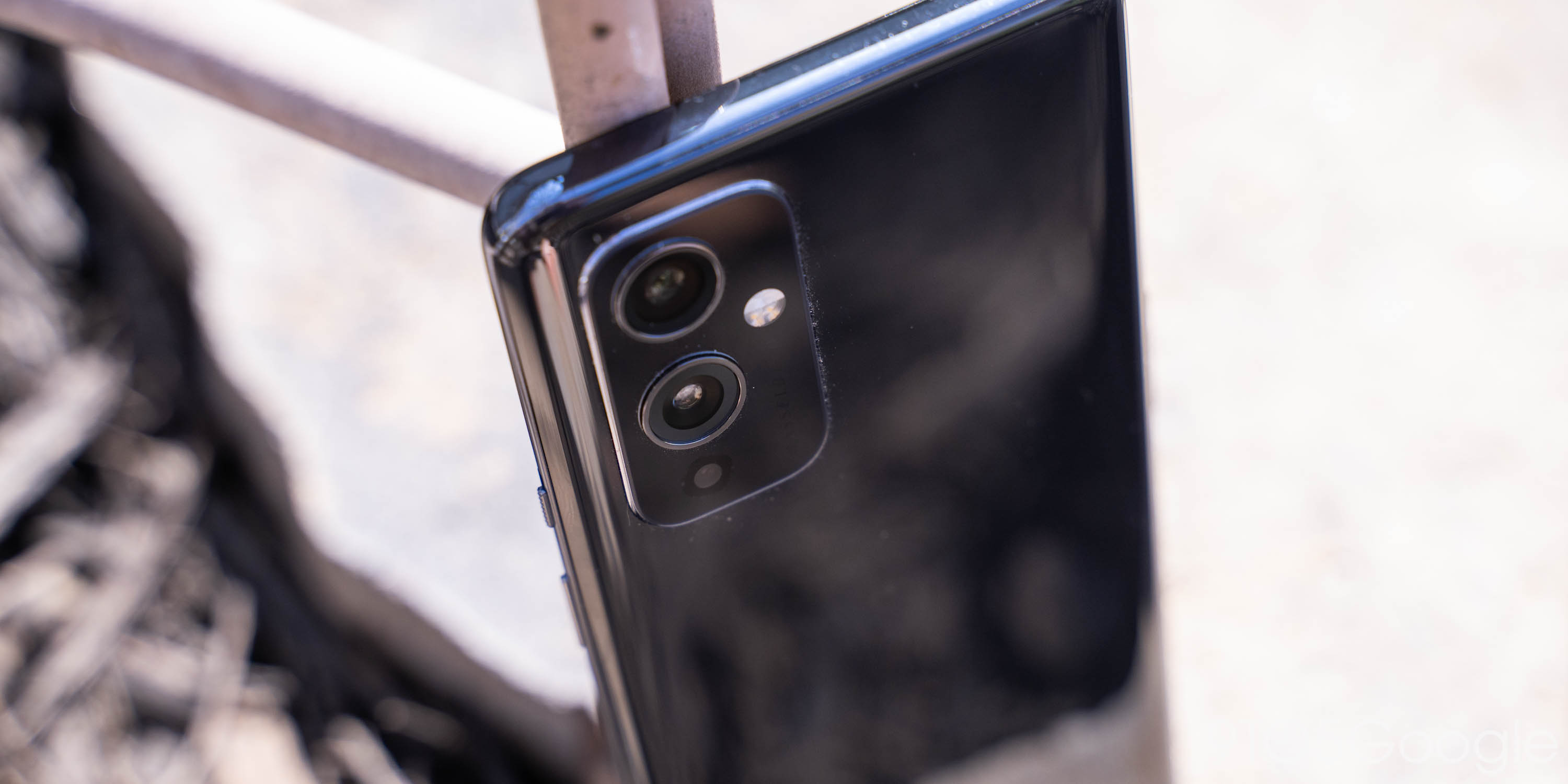 Bundle OnePlus 9 5G with its OnePlus Buds Z for $689 (Save $90)