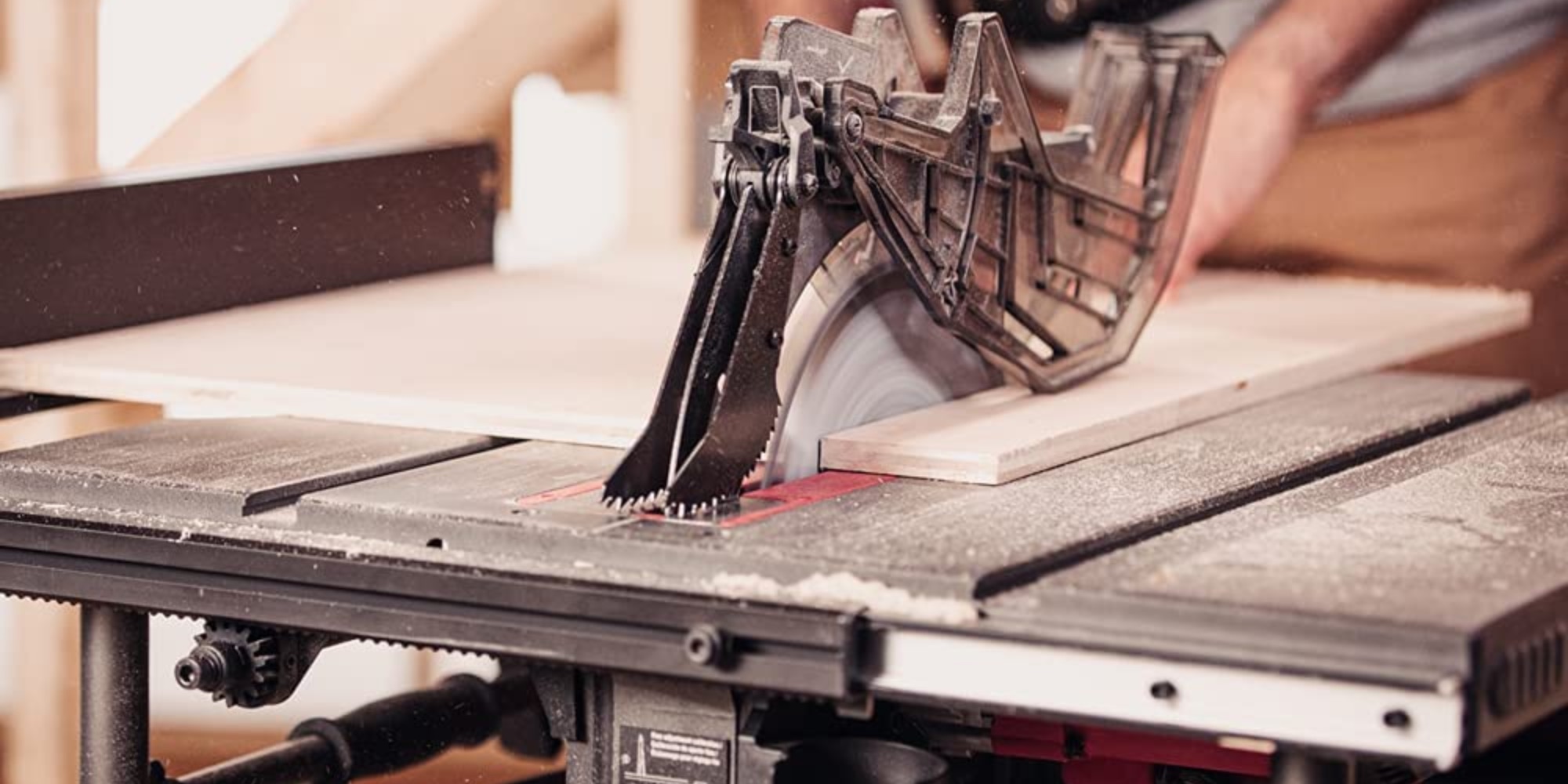 SKIL’s micro-adjustable 10-inch table saw has a rack and pinion fence ...