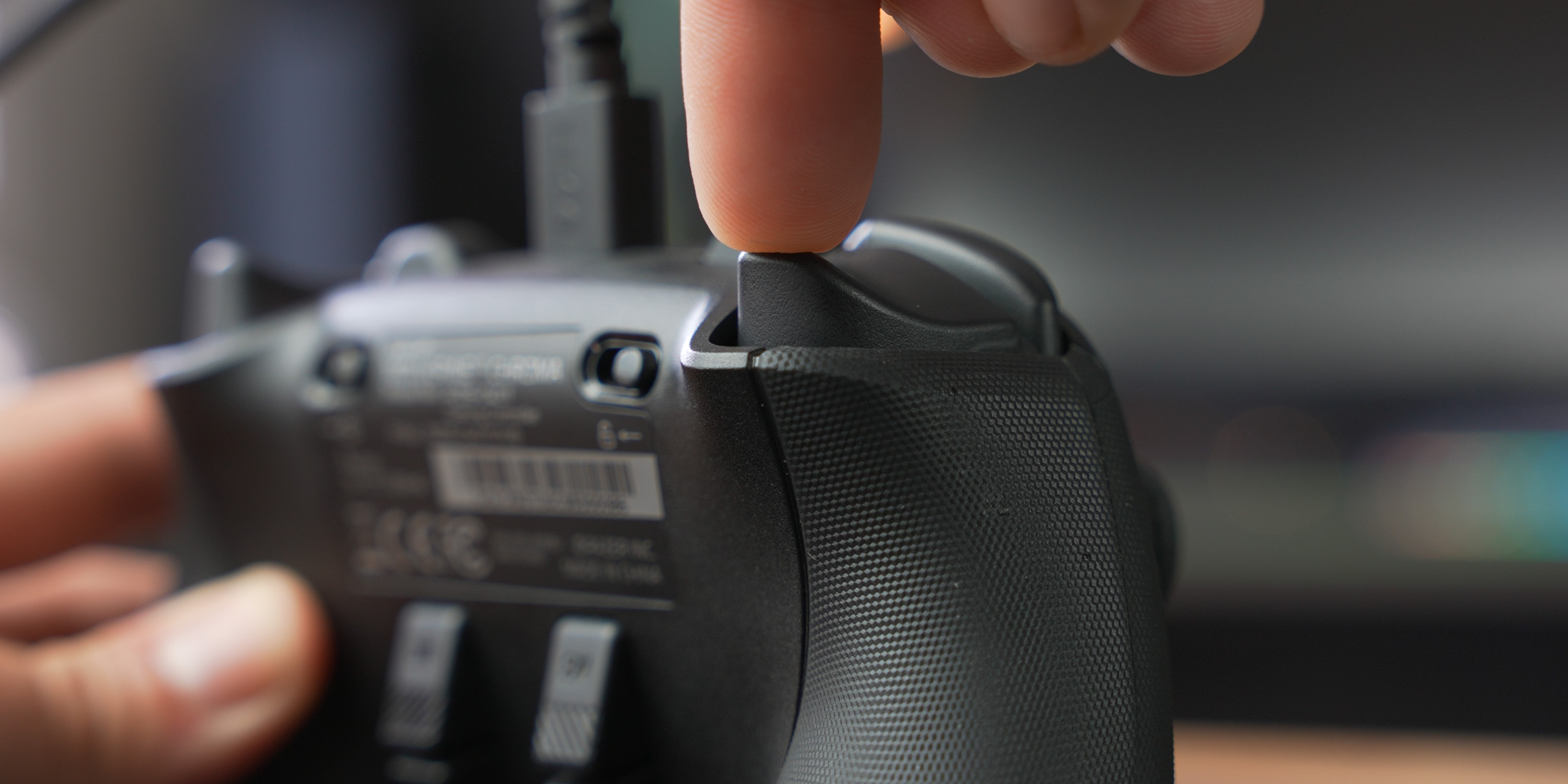 Razer Wolverine V2 Chroma Review: New customizable controller for Xbox