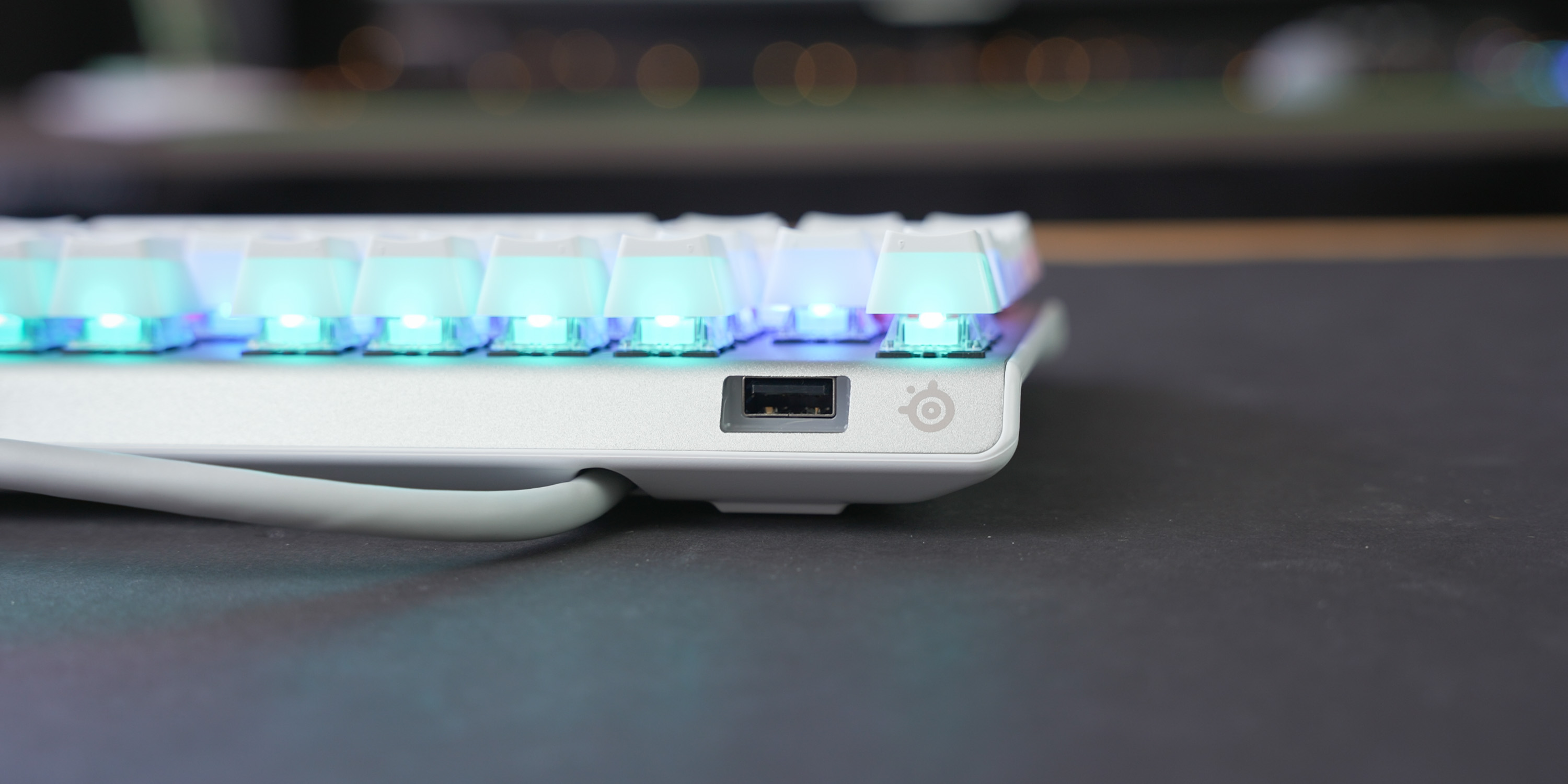 Hands-on: SteelSeries limited Ghost Apex 7 TKL and Aerox 3 Wireless