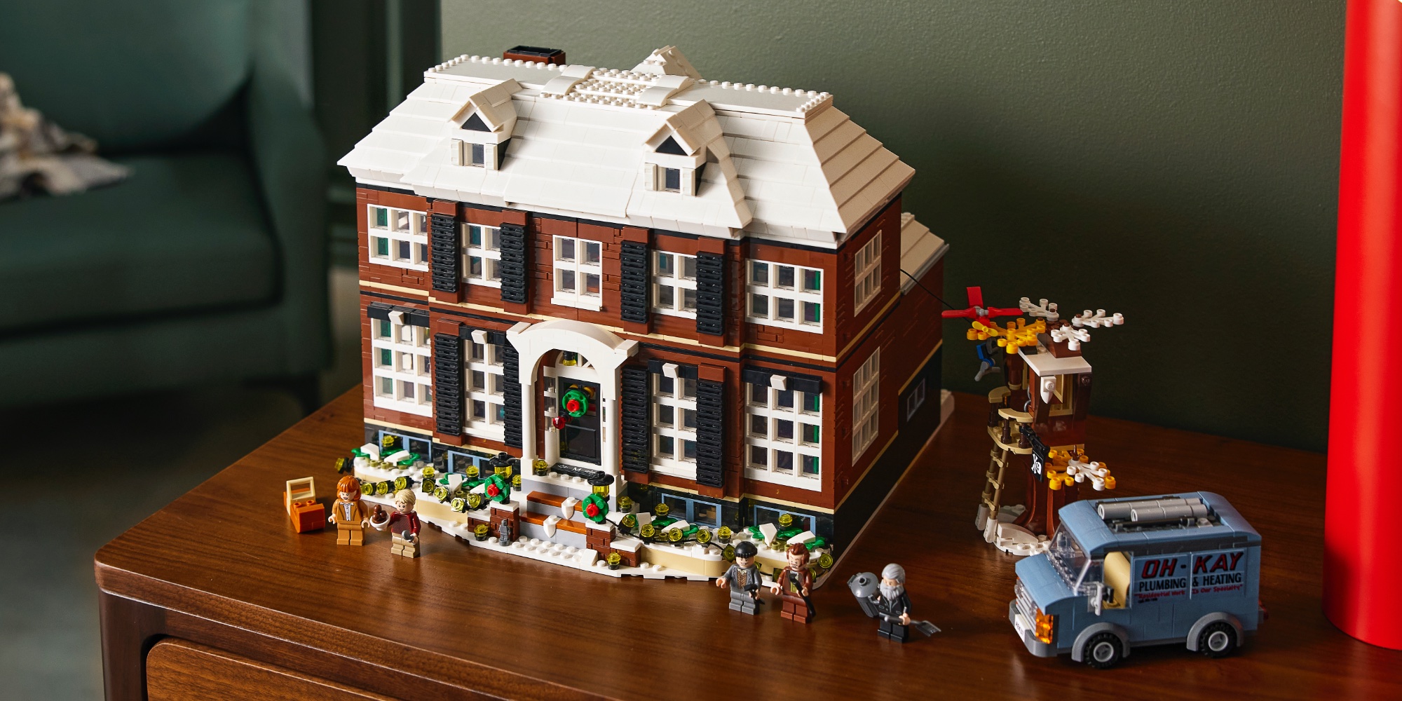 LEGO Home Alone McCallister House stacks up to 4,000 bricks - 9to5Toys