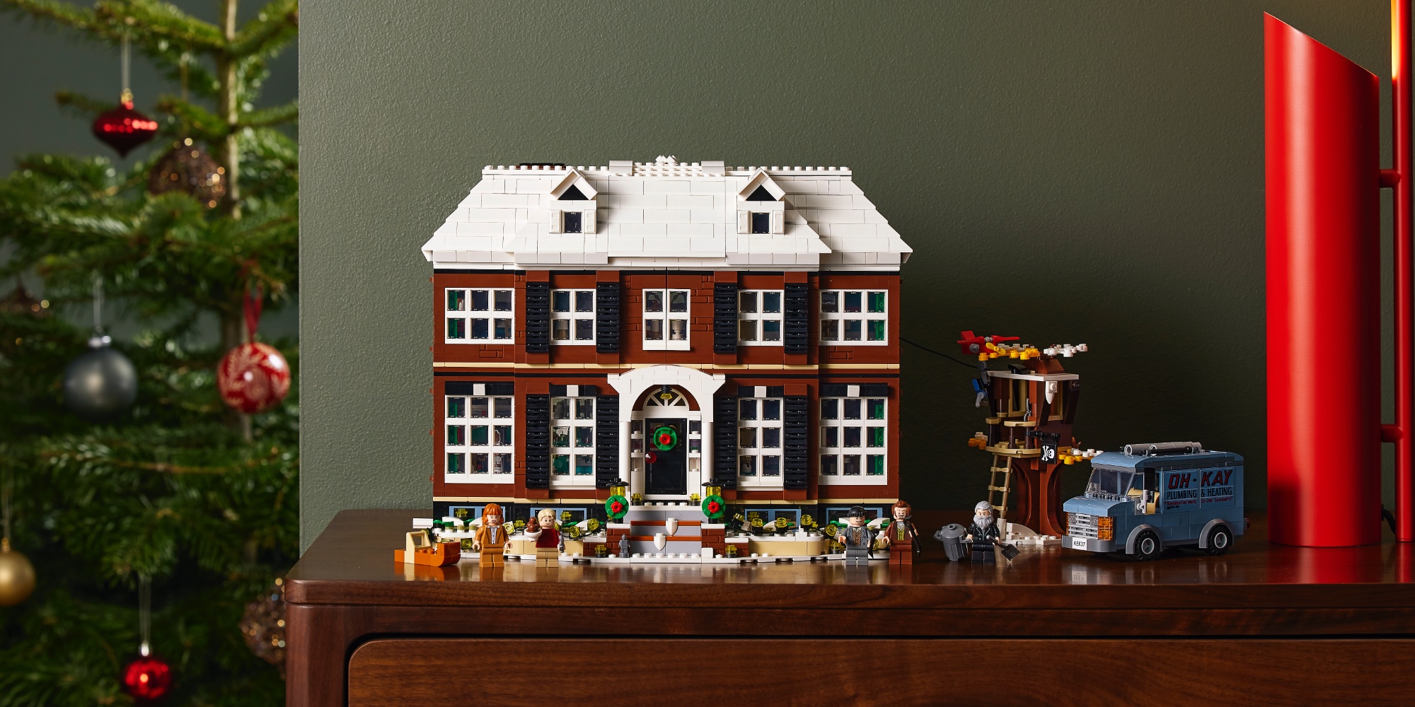 LEGO Home Alone McCallister House stacks up to 4,000 bricks - 9to5Toys