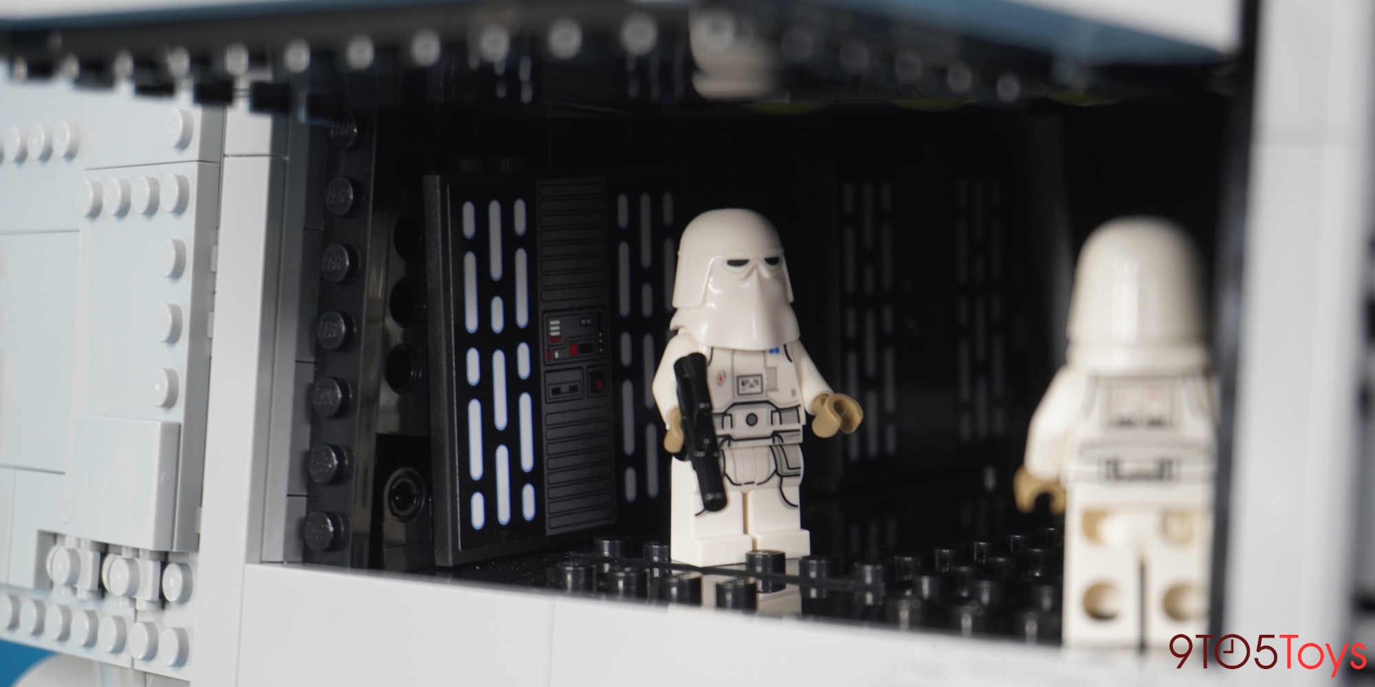 LEGO UCS AT-AT review: Hands-on with the 6,800-piece set - 9to5Toys