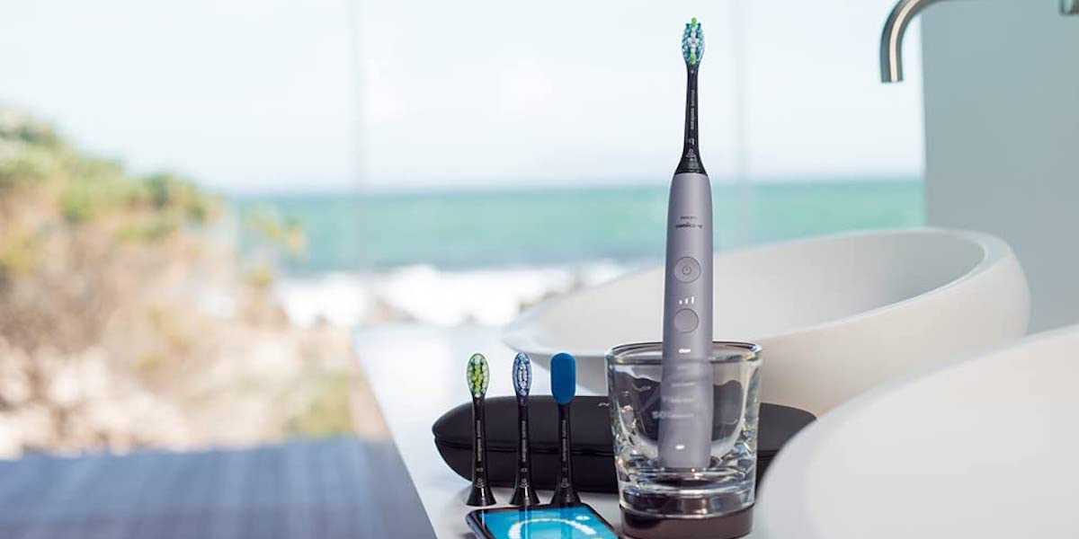 Philips Bluetooth DiamondClean Toothbrush with charging glass hits ...