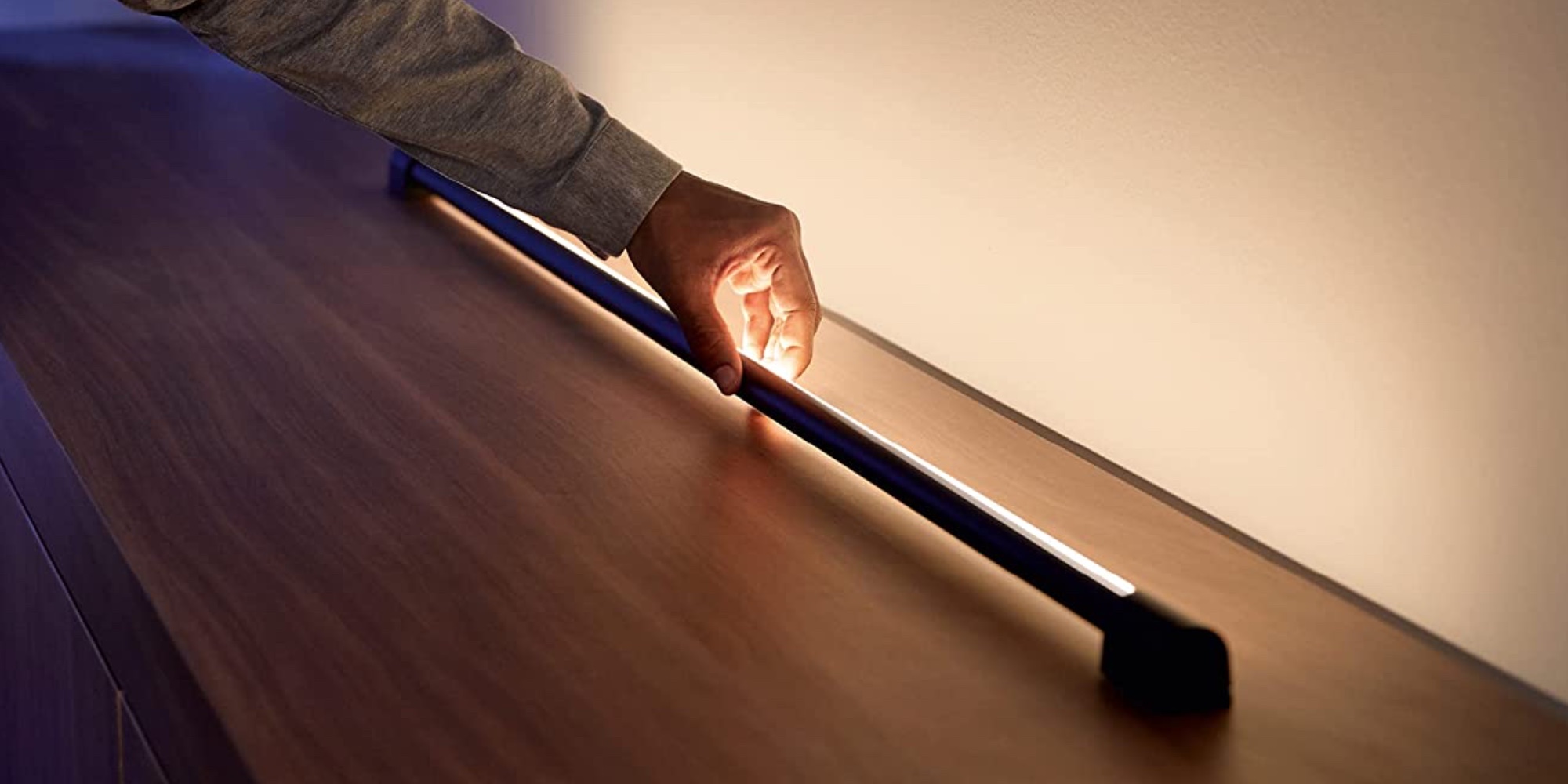 Philips Hue Gradient Tube debuts with addressable RGB LEDS - 9to5Toys
