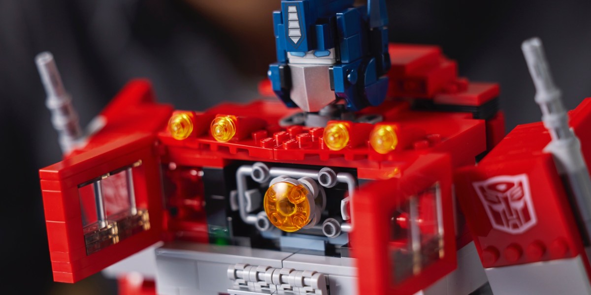 Assemble LEGO's 1,500-piece Optimus Prime at an Amazon low of $144 ...