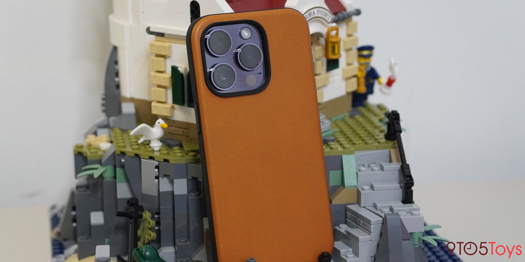 Nomad iPhone 14 leather case and wallet folio hands-on