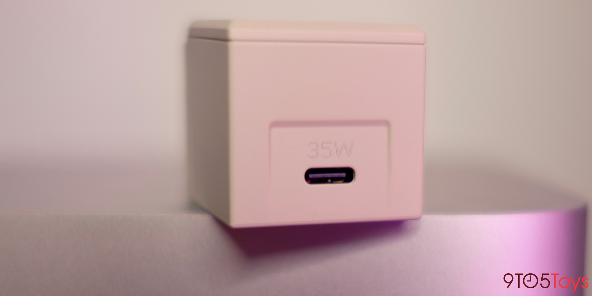 Shargeek Retro 35 USB-C GaN Charger hands-on look