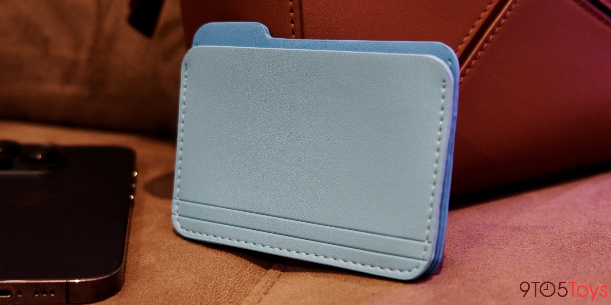 Untitled Folder Wallet delivers signature Apple iconography