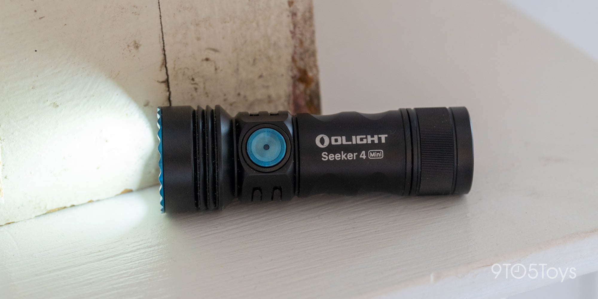 OLIGHT Seeker 4 Mini: My new favorite dual-source EDC light