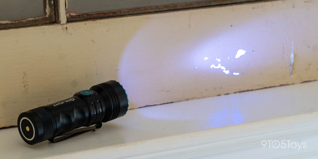 OLIGHT Seeker 4 Mini: My new favorite dual-source EDC light