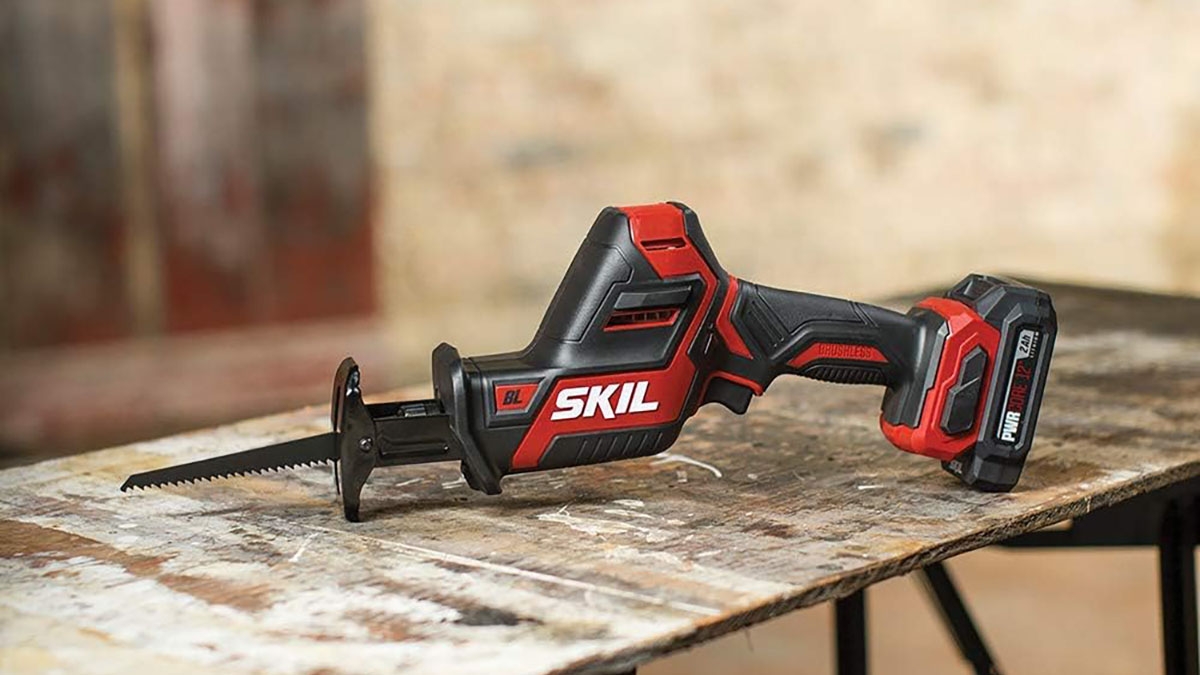 SKIL PWR CORE 12V compact reciprocating saw quarter-charges battery in ...
