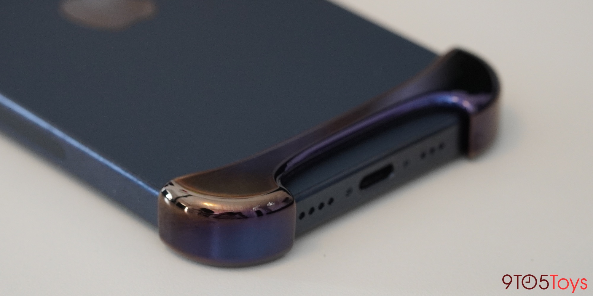 Arc iPhone 15 case offers a minimal aluminum design