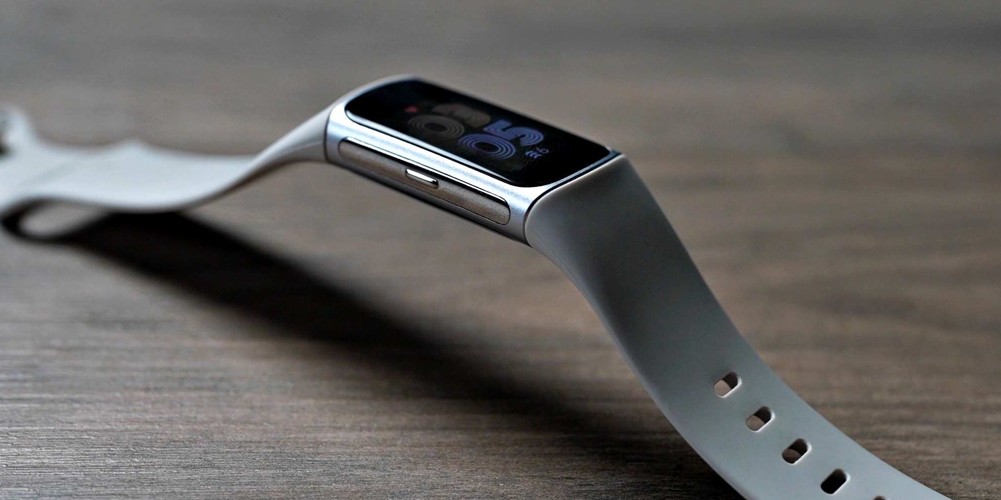 Fitbit Charge 6 tracks SpO2, heart rate, ECG, sleep, and much more at ...