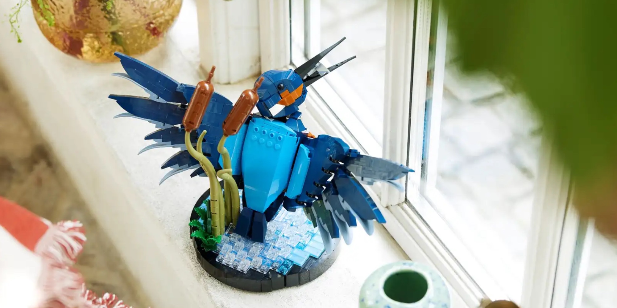 LEGO's upcoming Kingfisher Bird set joins the Fauna Collection next ...