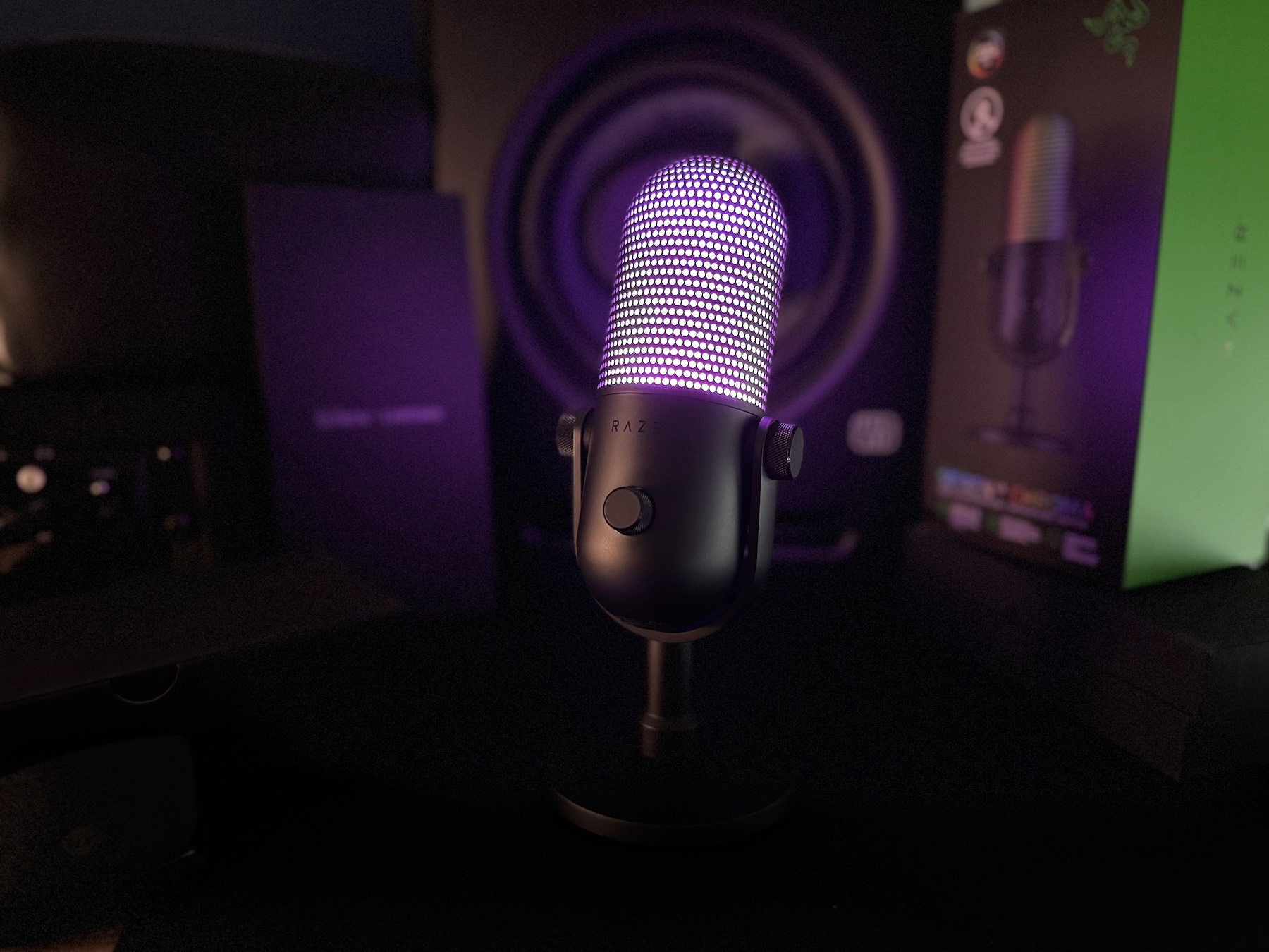 Razer debuts new Seiren V3 Chroma mic with 360-degree lighting