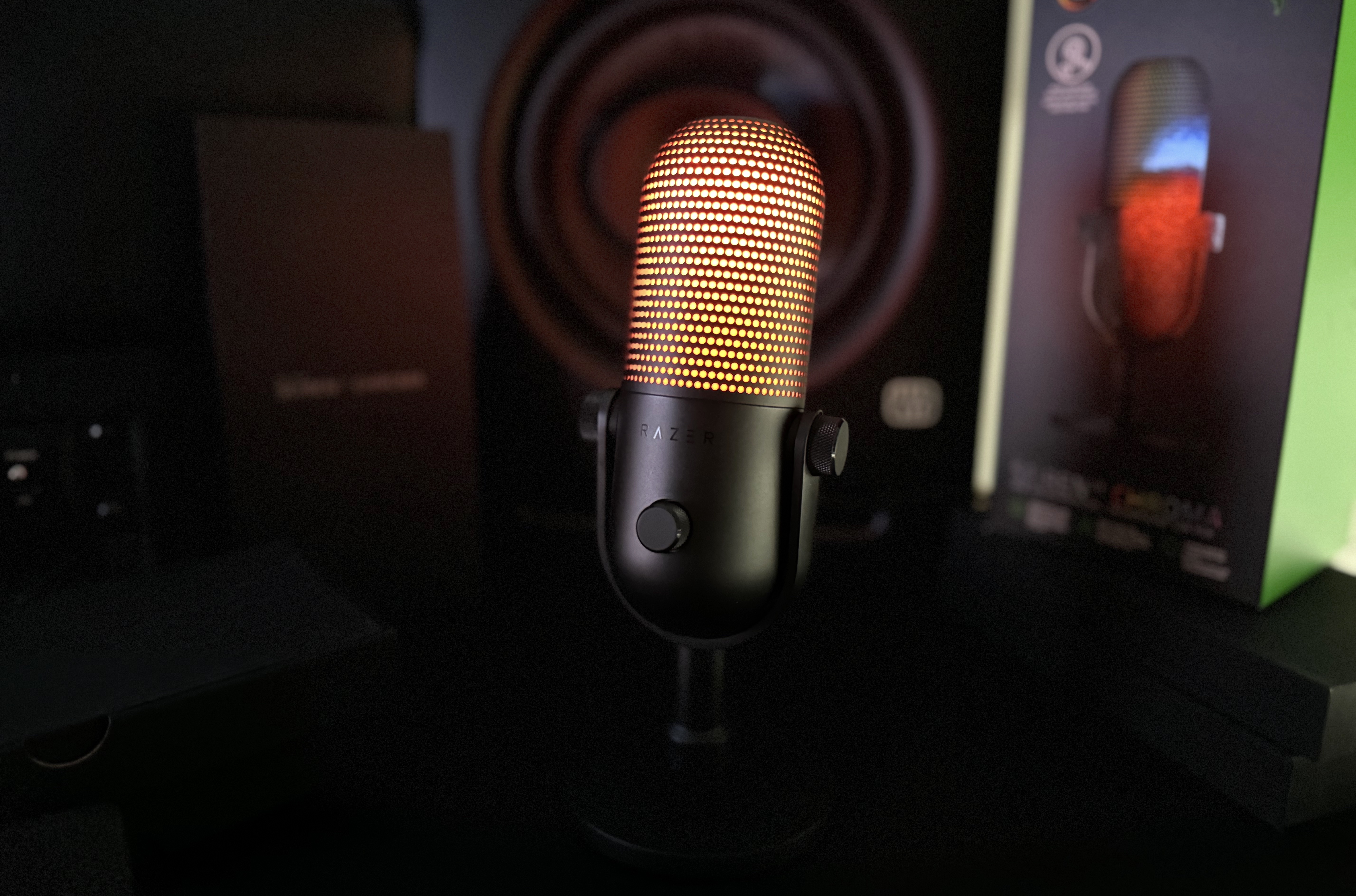 Razer debuts new Seiren V3 Chroma mic with 360-degree lighting