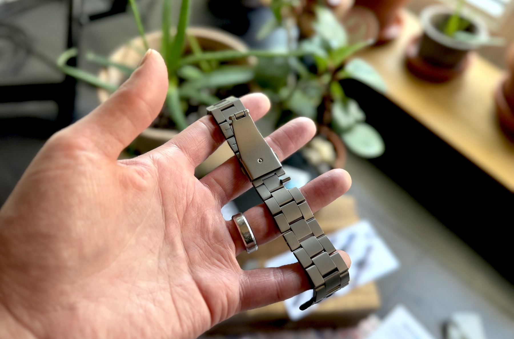 Tested: WITHit's competitively-priced titanium Apple Watch band with ...