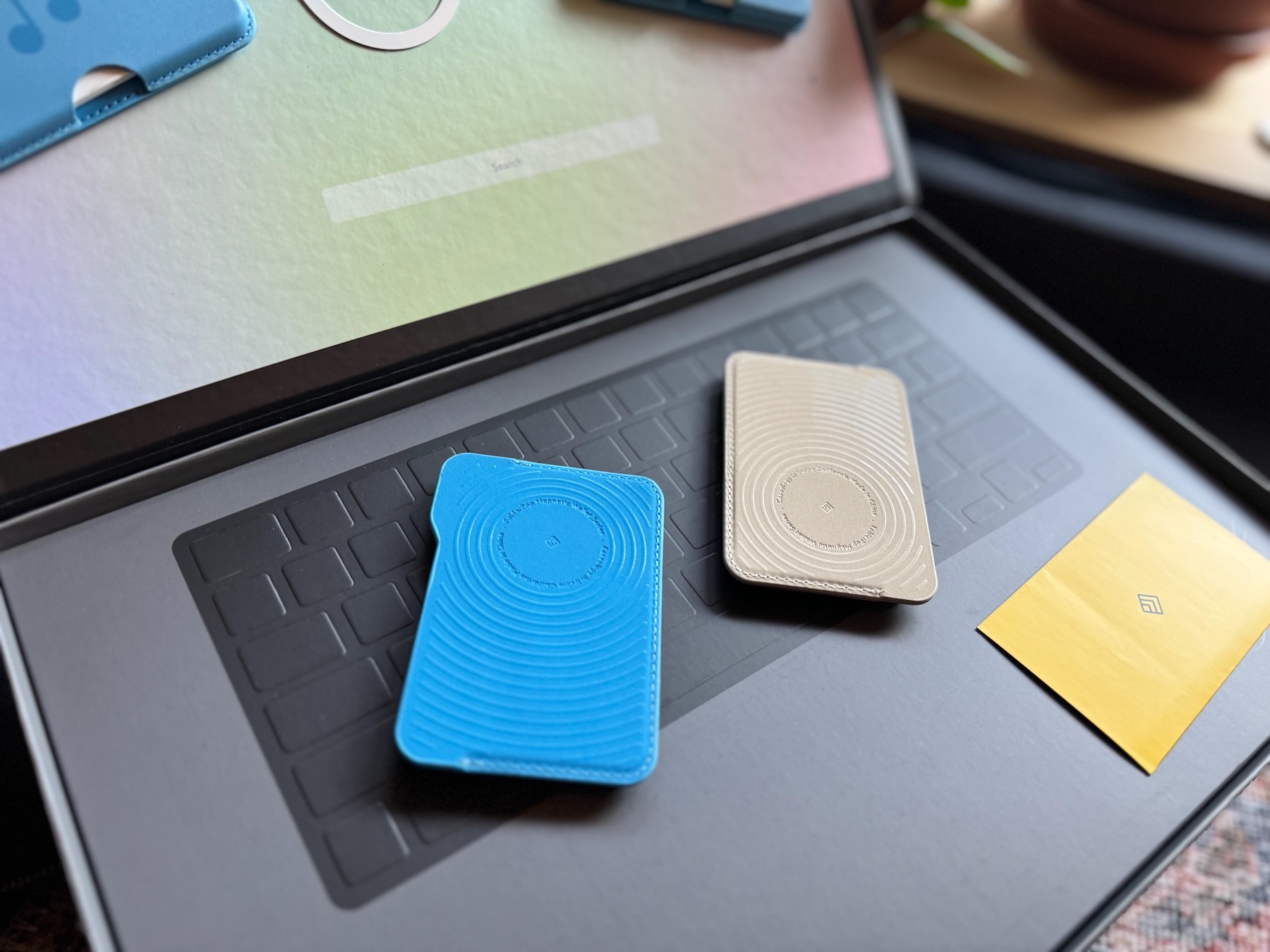 Tested: Hands-on with Caseology’s new MagSafe macOS folder wallets ...