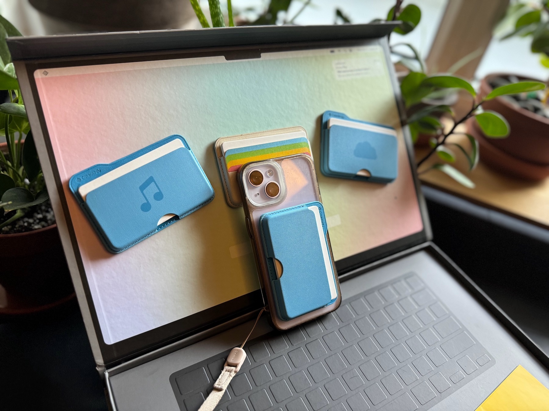 Tested: Hands-on with Caseology’s new MagSafe macOS folder wallets ...