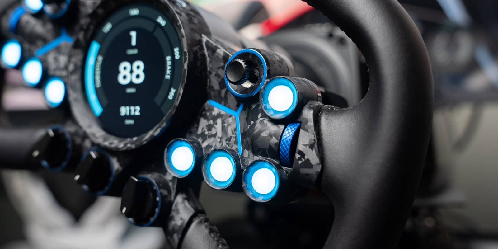 Moza Vision GS review: Premium sim wheel with rotating screen