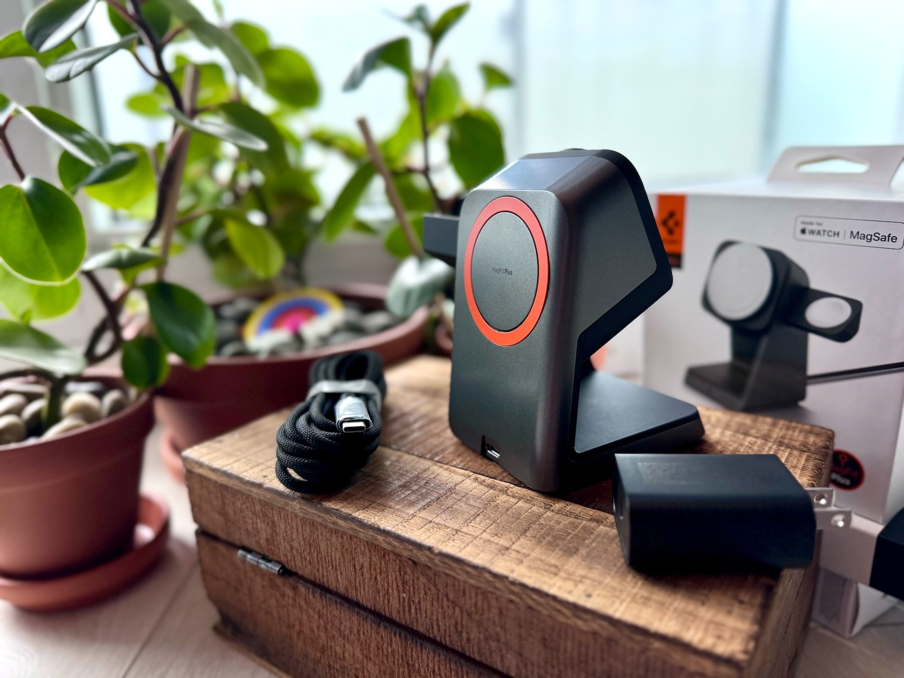 Review: New Spigen ArcField MagFit 3-in-1+ charging stand