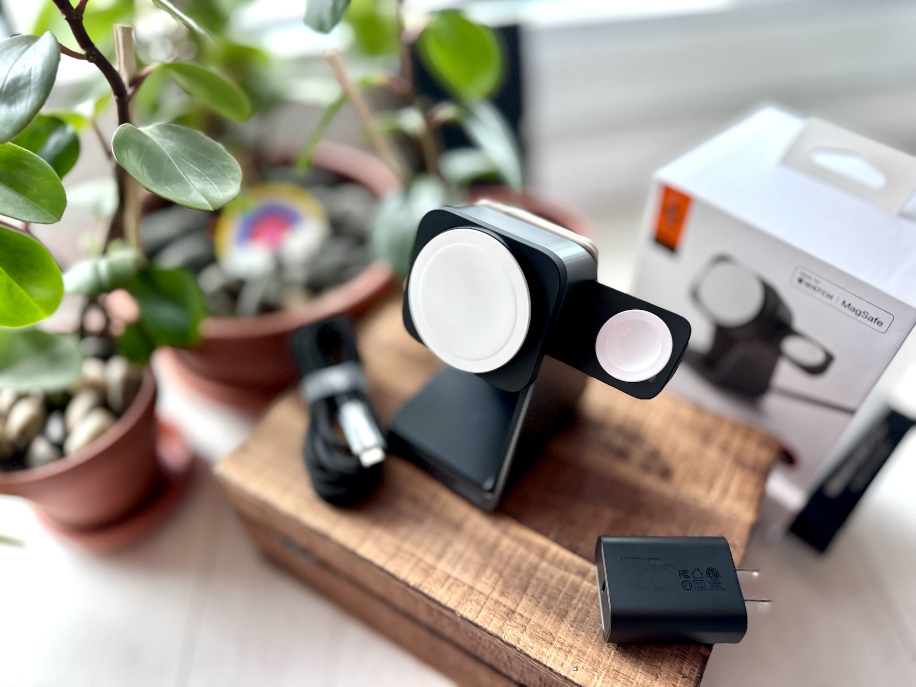 Review: New Spigen ArcField MagFit 3-in-1+ charging stand