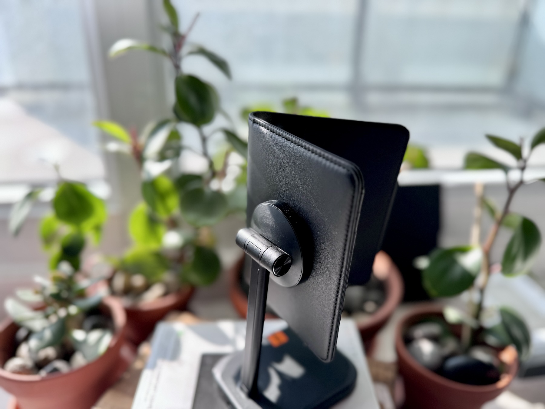 Review: Satechi Find My Passport Holder with MagSafe charging