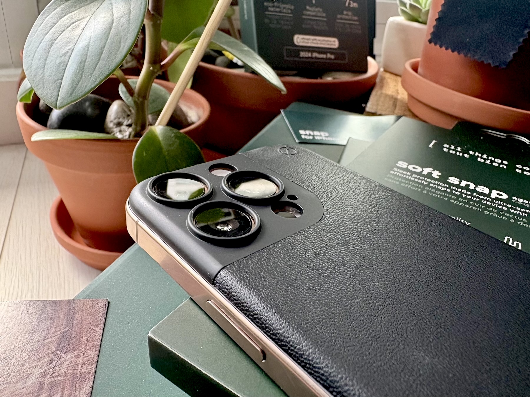 Review: Atom Studios MagSafe backplate iPhone 16 case