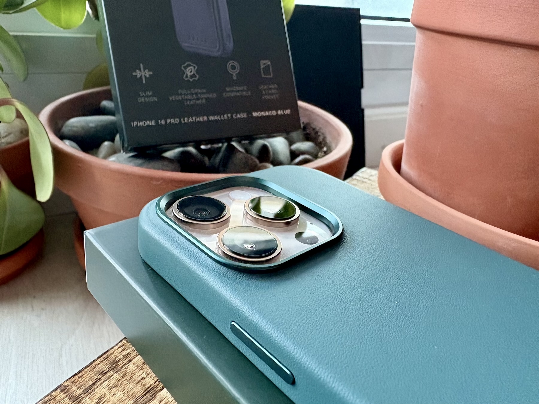 Review: Hands-on with the MUJJO Full Leather iPhone 16 Case