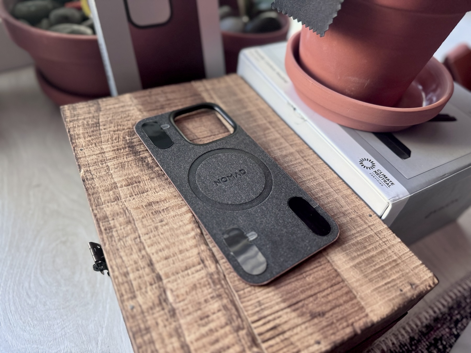 Review: Nomad iPhone 16 Magnetic Leather Back