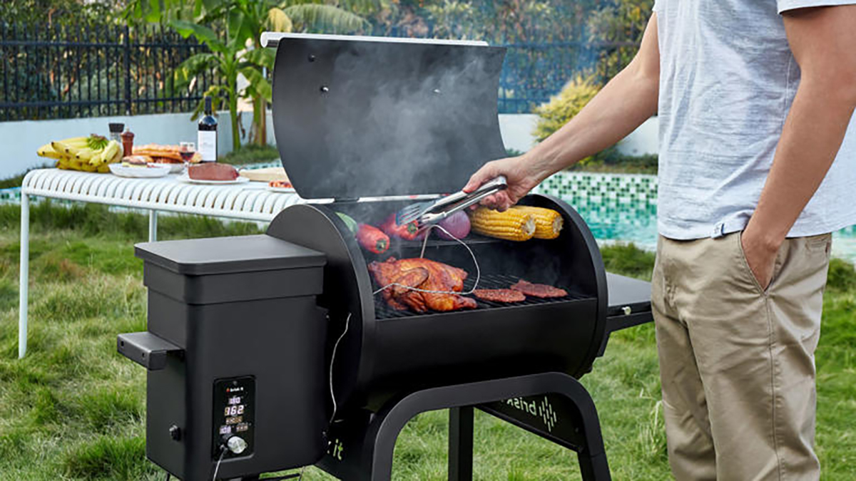 Brisk It unveils Zelos 450 pellet grill and smoker with generative AI