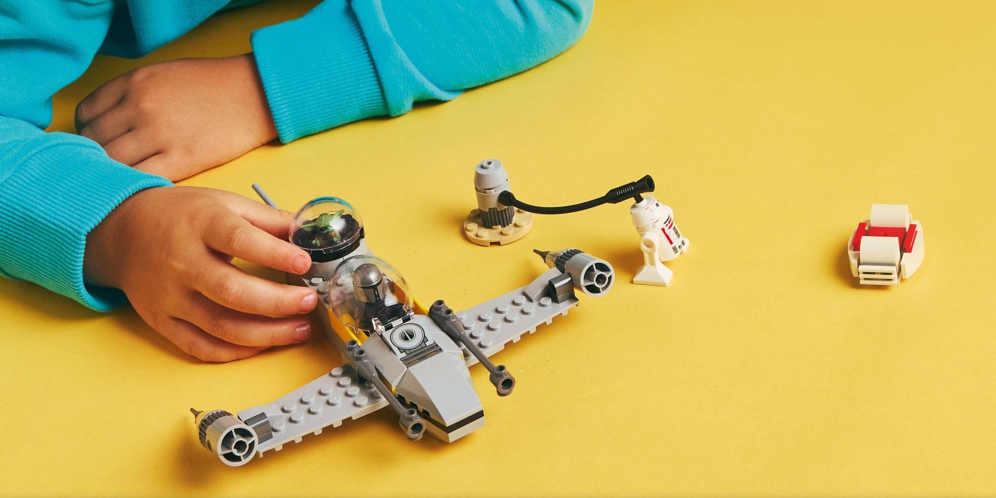 LEGO's Star Wars Mandalorian N-1 Starfighter set with Mando, Grogu, and ...