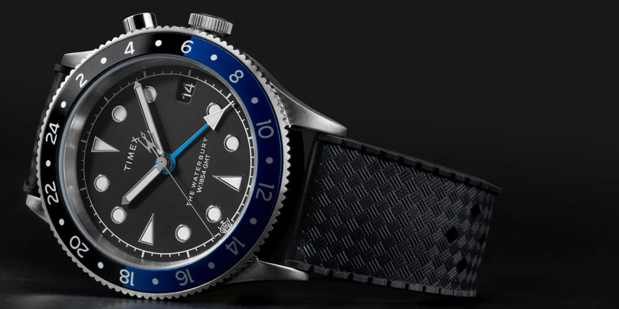 This Timex Waterbury GMT delivers the Rolex Batman vibes at a fraction ...